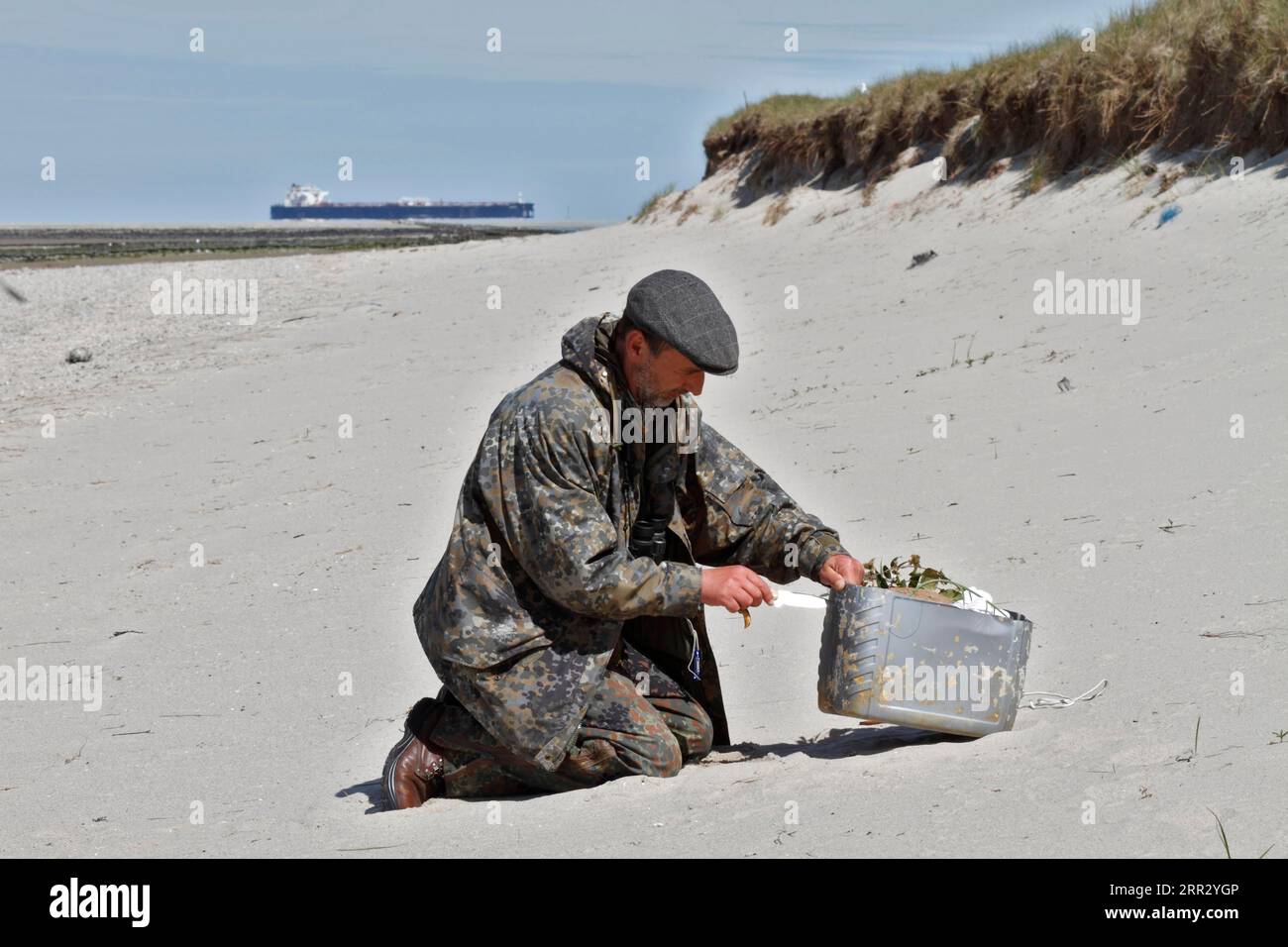 World heritage site litter collection hi-res stock photography and ...