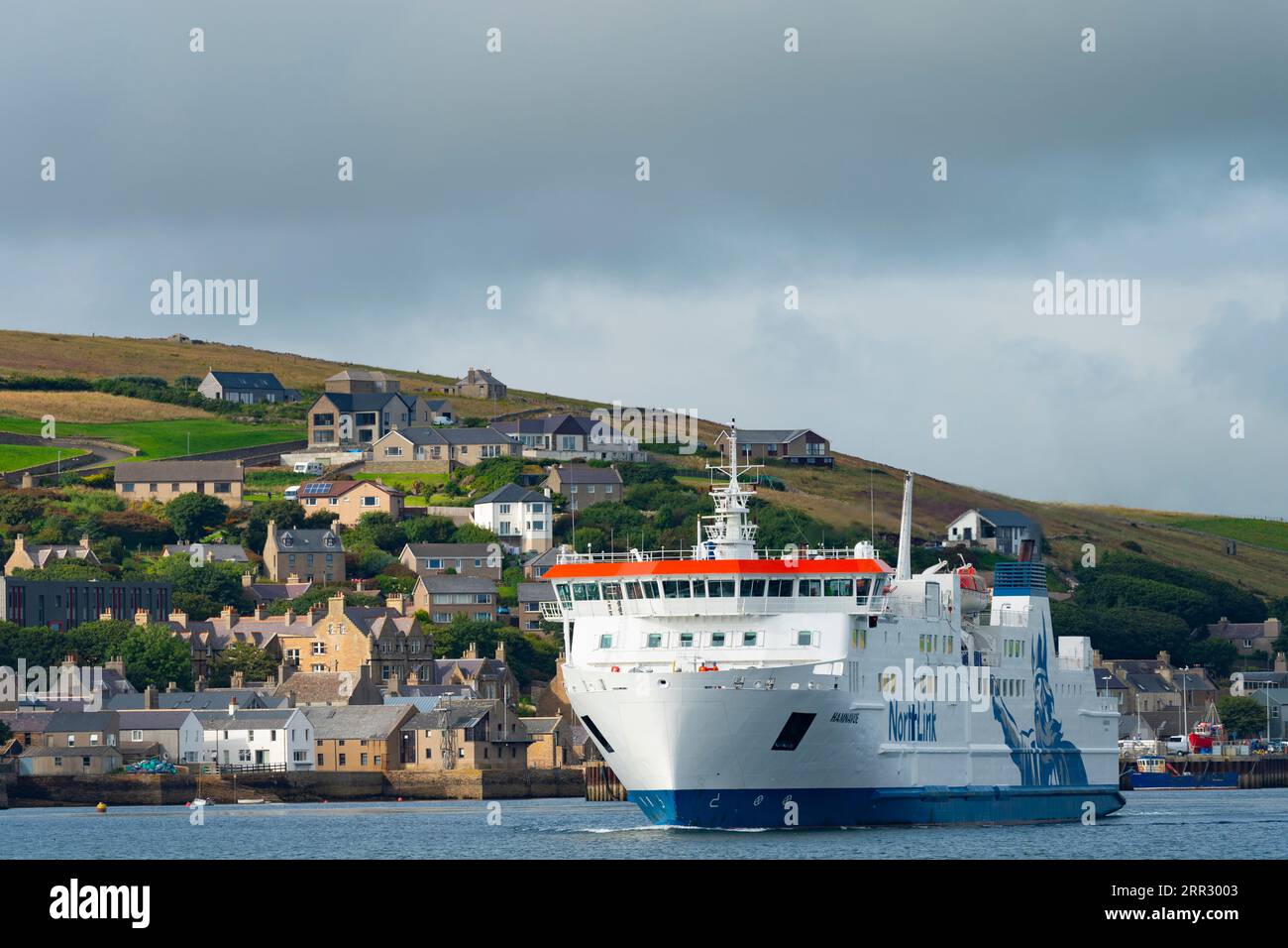 Northland ferry Hamnavoe departs Stromness harbour, West Mainland ...