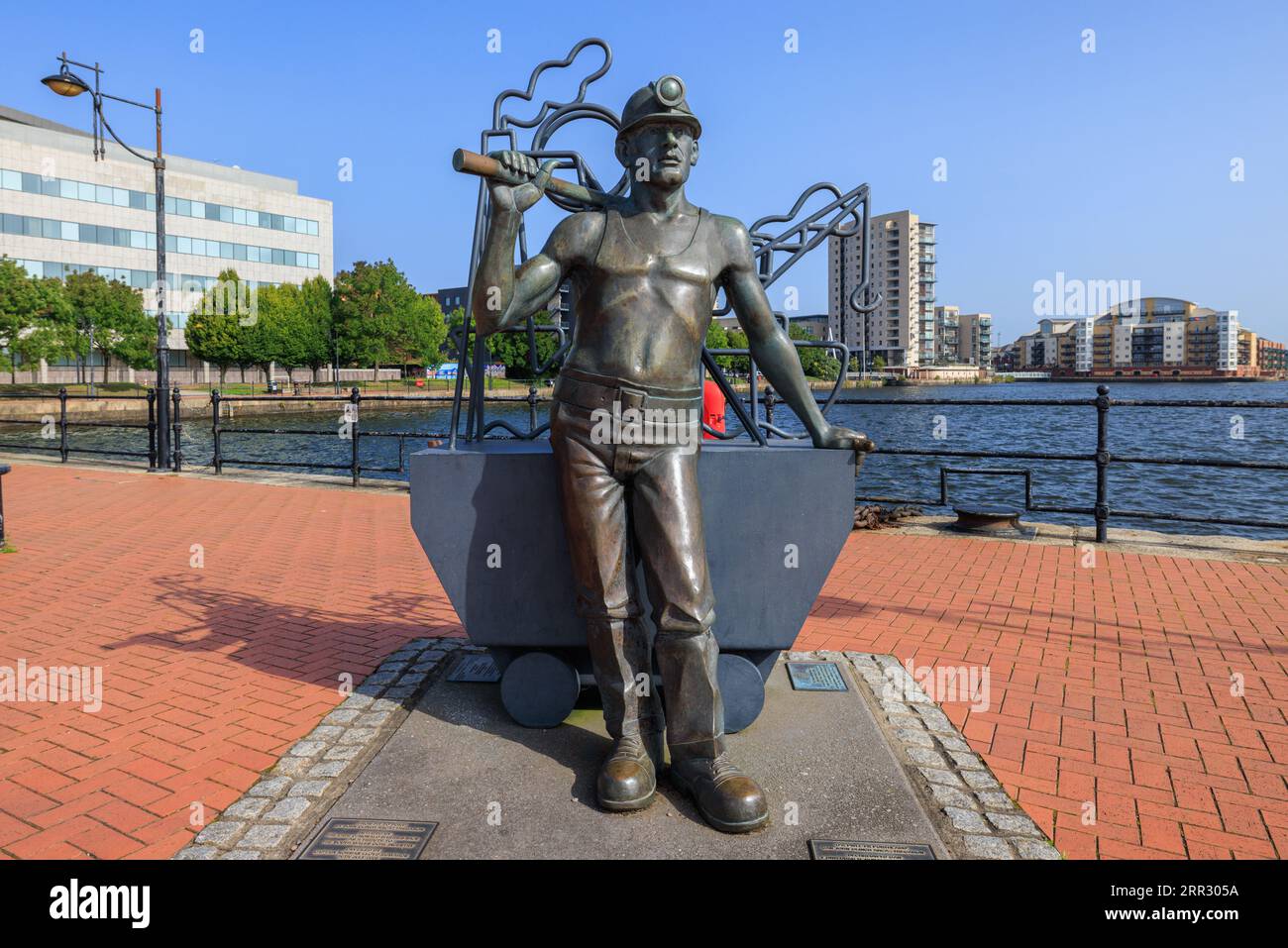 'From Pit to Port' coal miner statue at Roath Basin, Cardiff Bay, Wales ...