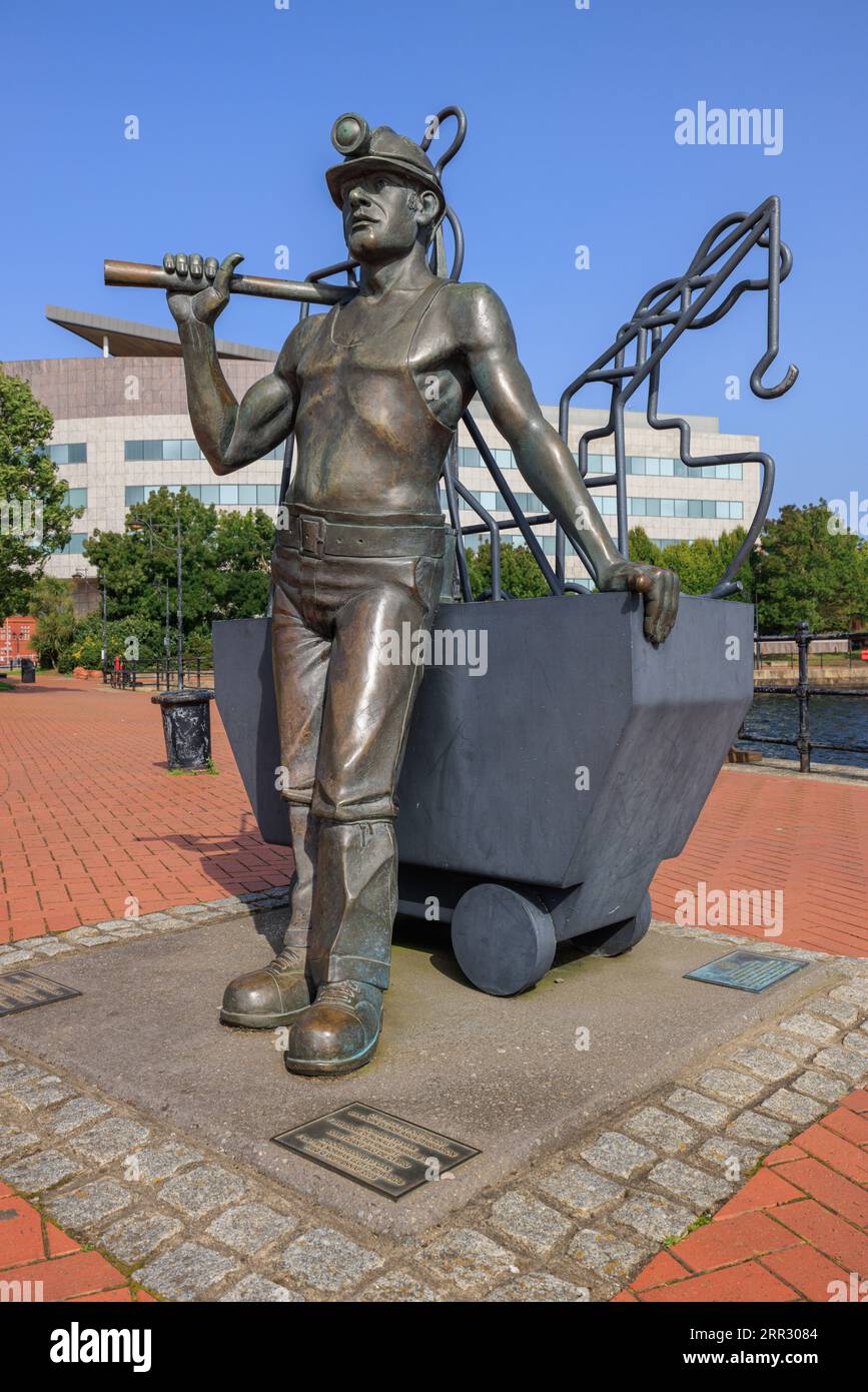 Coal miner statue hi-res stock photography and images - Alamy