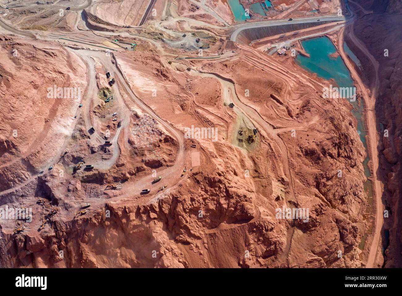 201019 -- AKSU, Oct. 19, 2020 -- Aerial photo taken on Oct. 18, 2020 ...