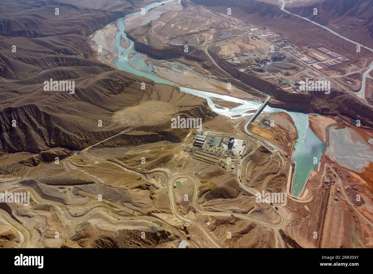 201019 -- AKSU, Oct. 19, 2020 -- Aerial photo taken on Oct. 18, 2020 ...