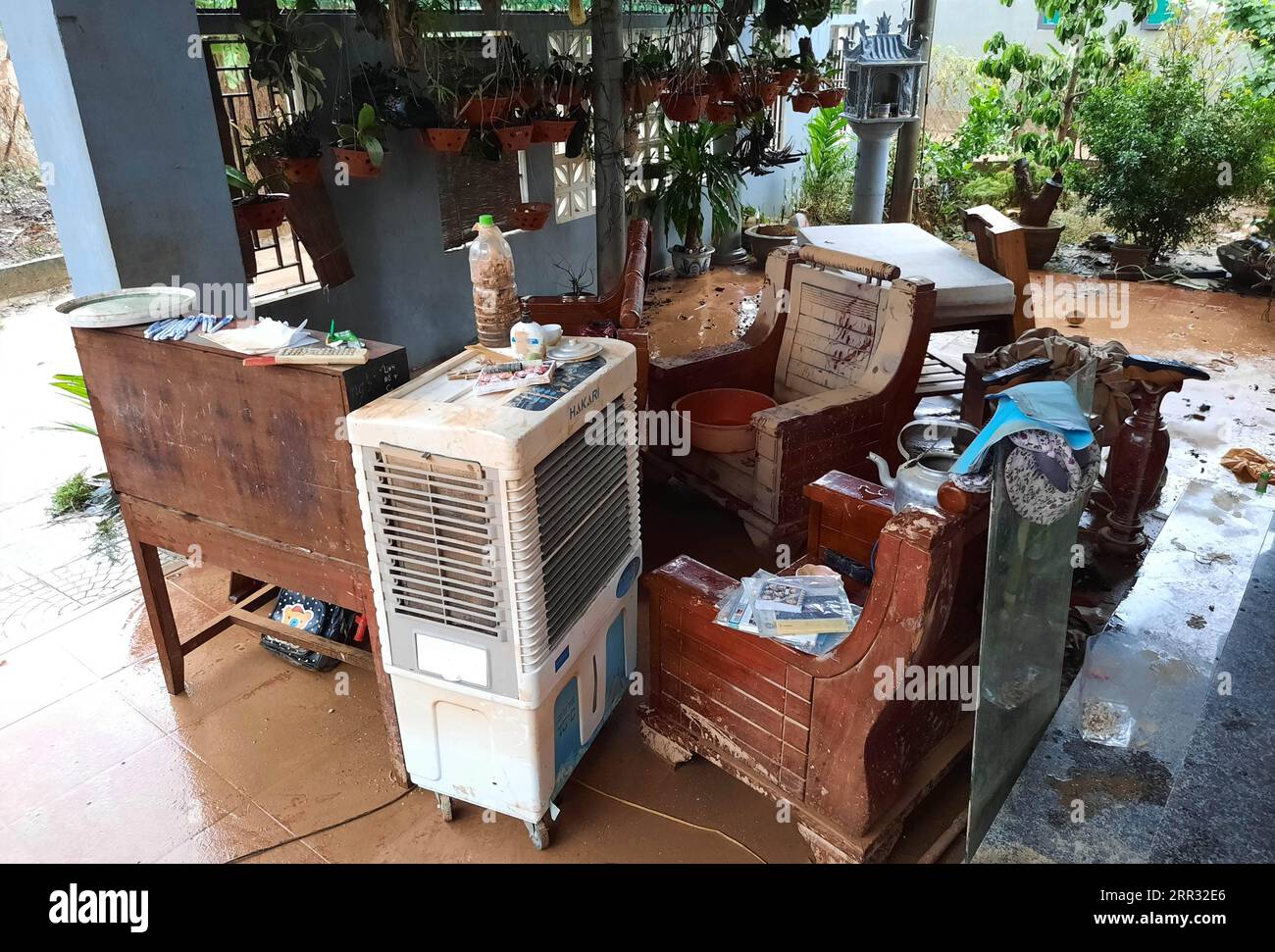 201021 -- HANOI, Oct. 21, 2020 -- Photo taken on Oct. 20, 2020 shows a ...