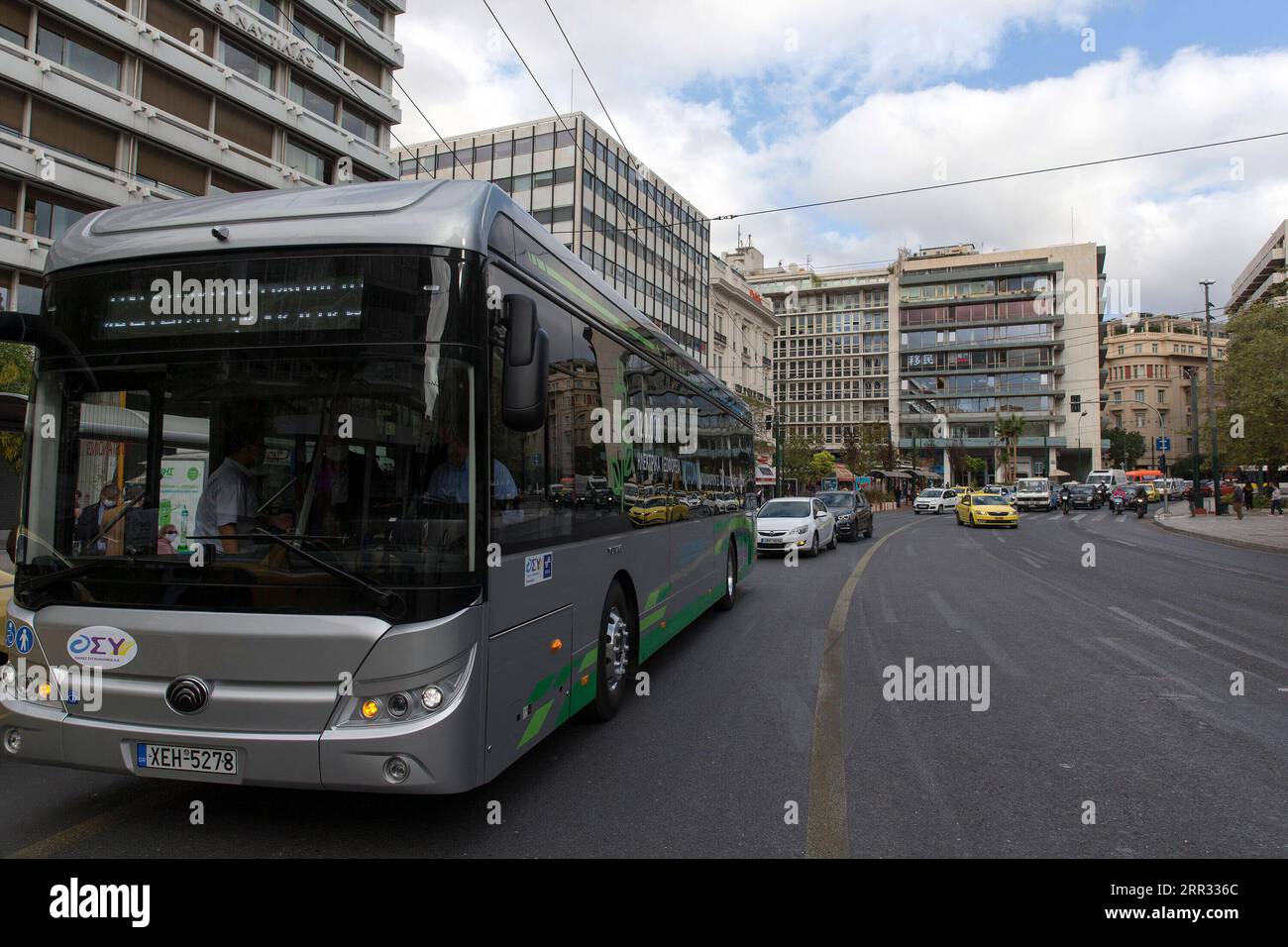 201021 -- ATHENS, Oct. 21, 2020 -- The electric bus Yutong U12 from ...