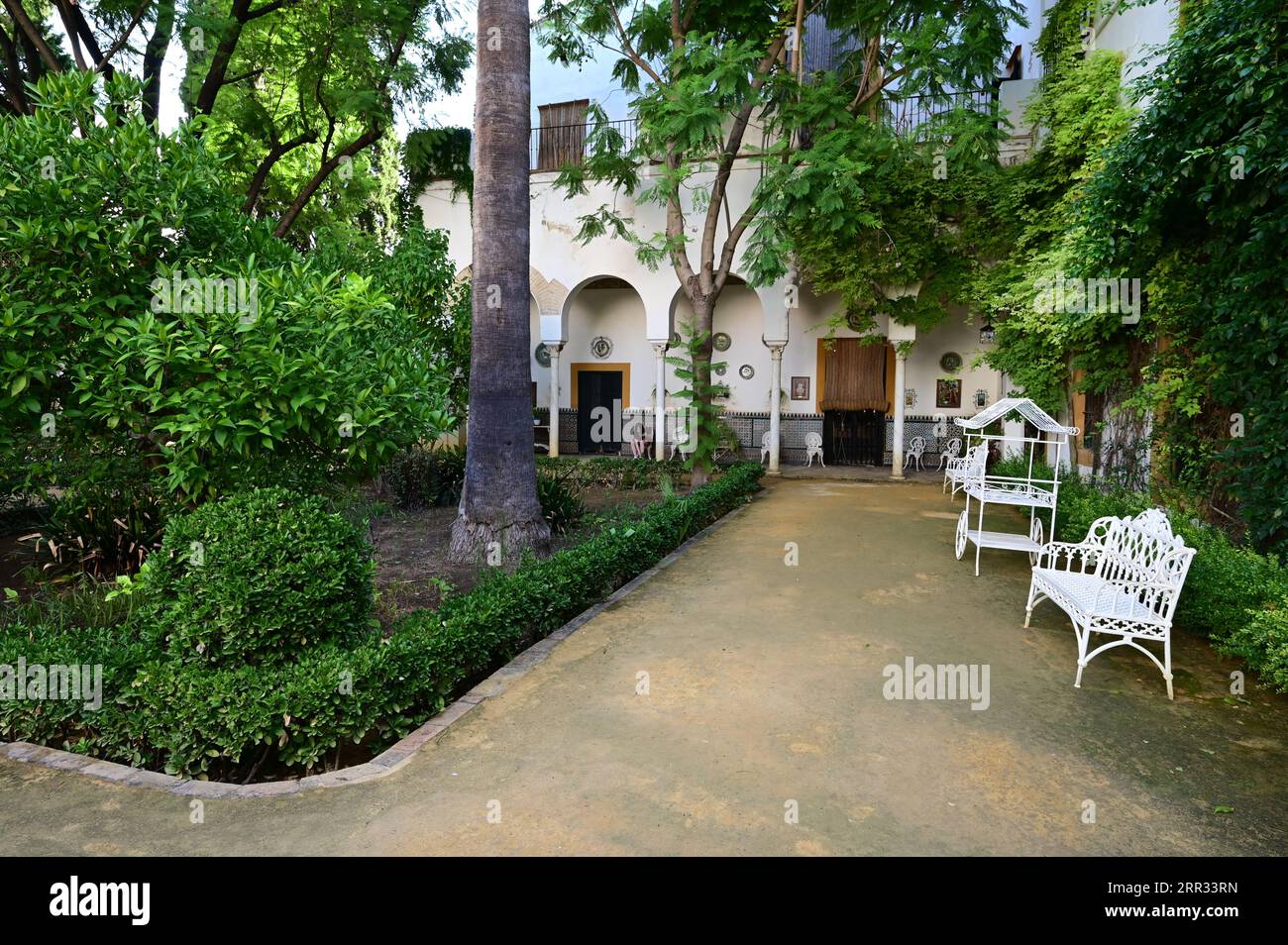 The gardens of Palacio de las Duenas Stock Photo - Alamy
