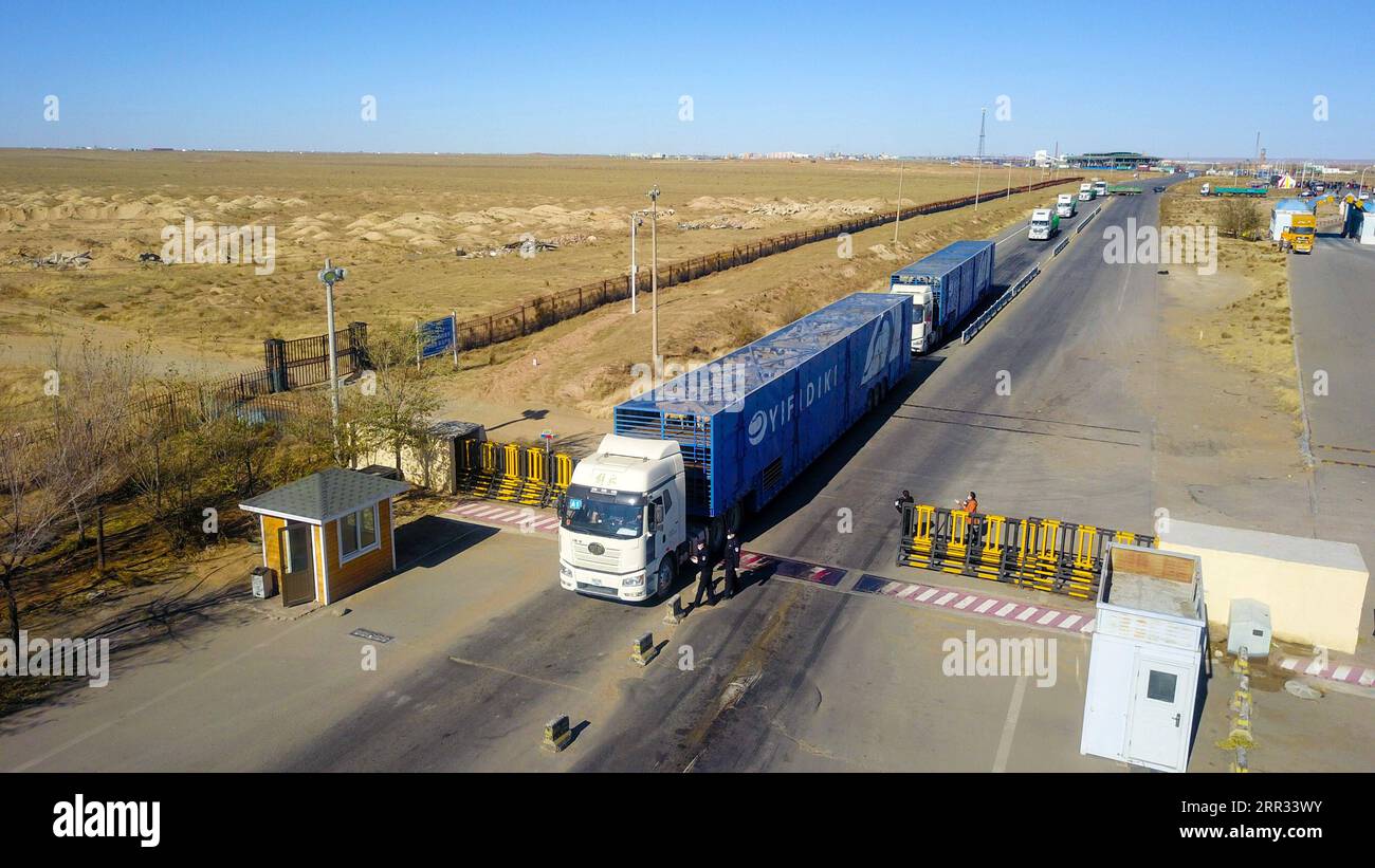 201022 -- ERENHOT, Oct. 22, 2020 -- Aerial photo taken on Oct. 22, 2020 ...