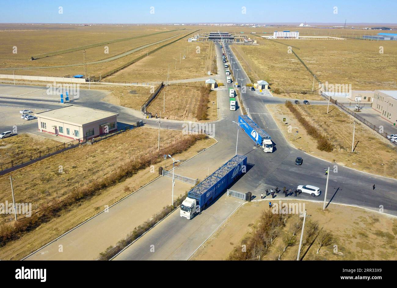 201022 -- ERENHOT, Oct. 22, 2020 -- Aerial photo taken on Oct. 22, 2020 ...