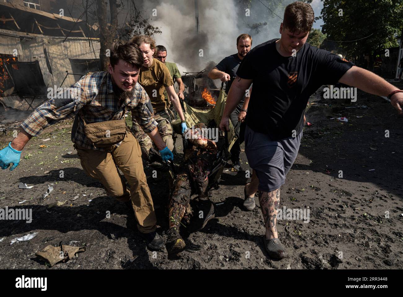 EDS NOTE: GRAPHIC CONTENT - Paramedics carry on a stretcher the body of ...