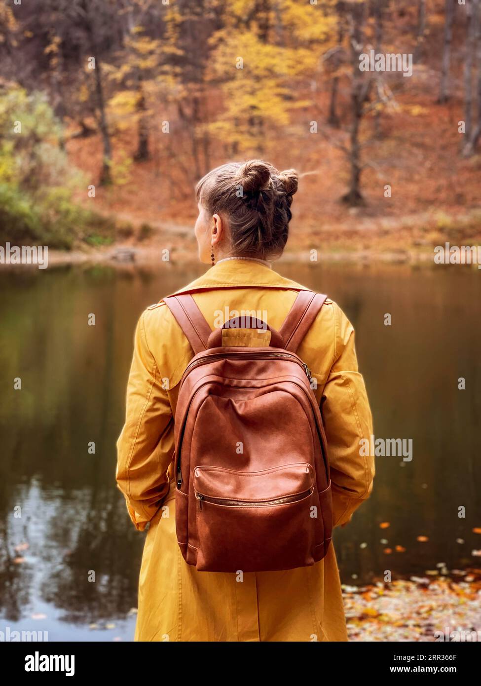 Fall backwards hi-res stock photography and images - Alamy