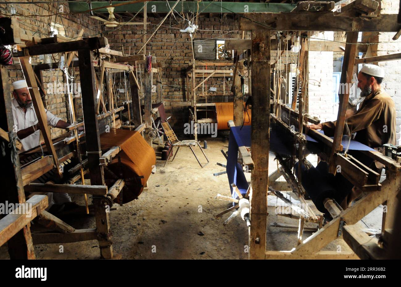 Garment factory pakistan pakistan hi-res stock photography and images ...