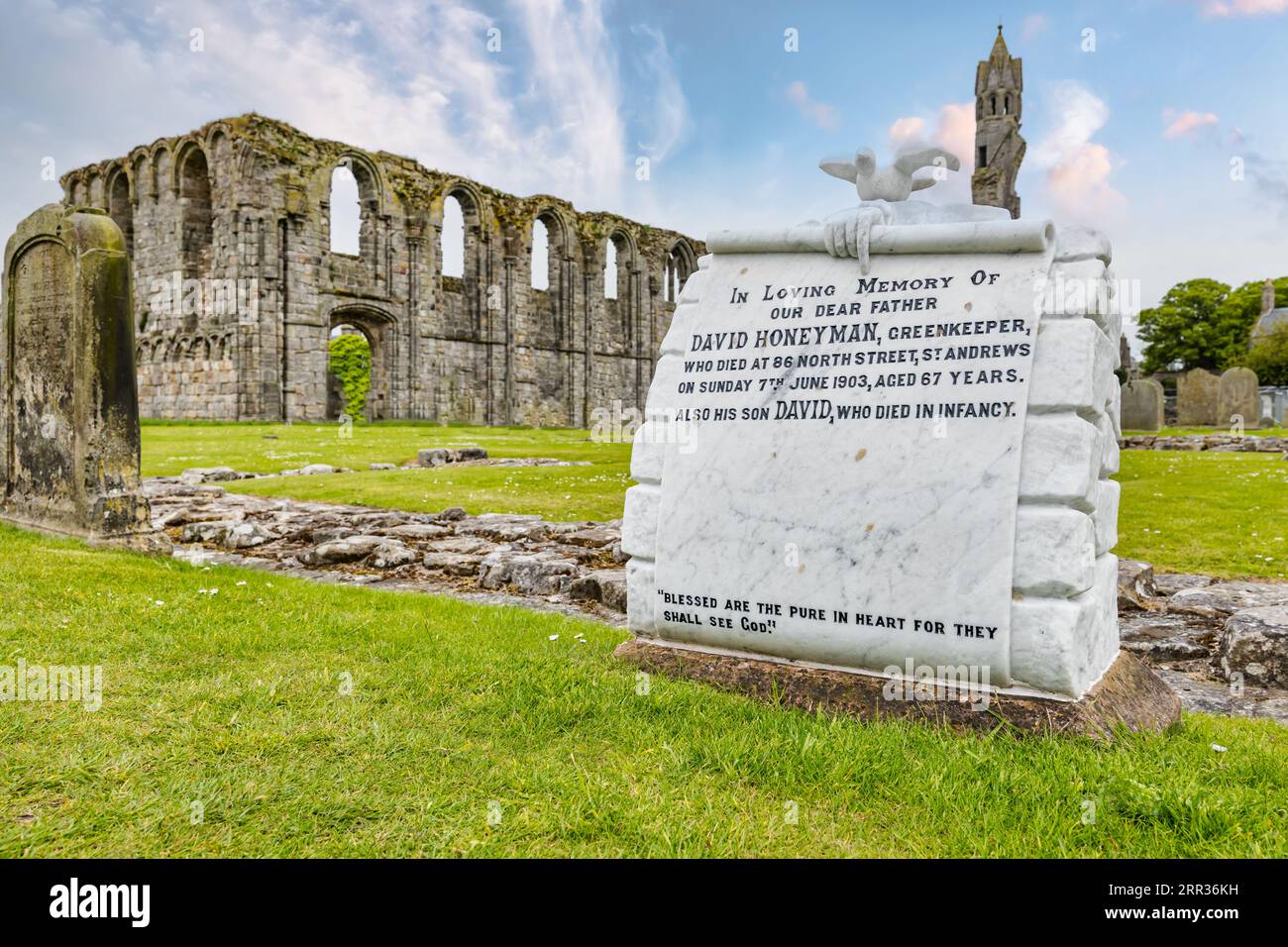 Unusual gravestone for David Honeyman, greenkeeper, St Andrews ...