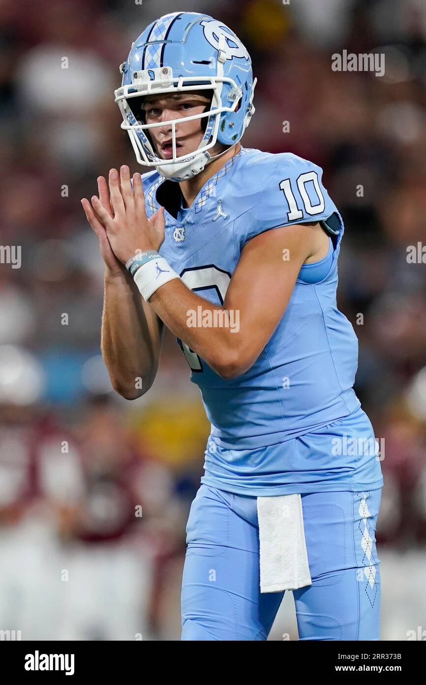North Carolina quarterback Drake Maye gets ready to snap the ball ...