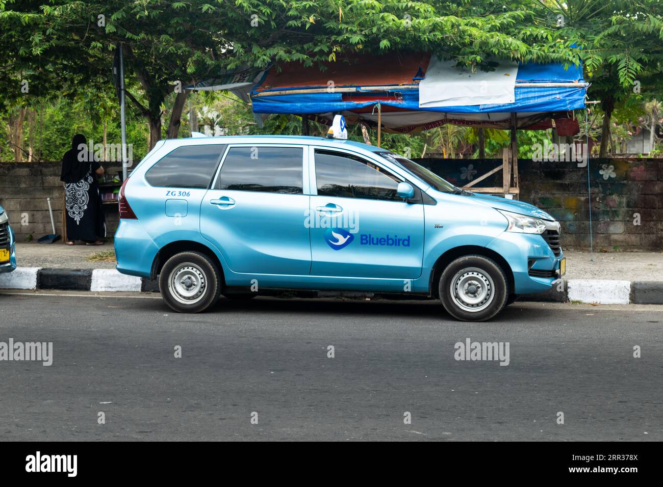 Blue bird taxi hi-res stock photography and images - Alamy
