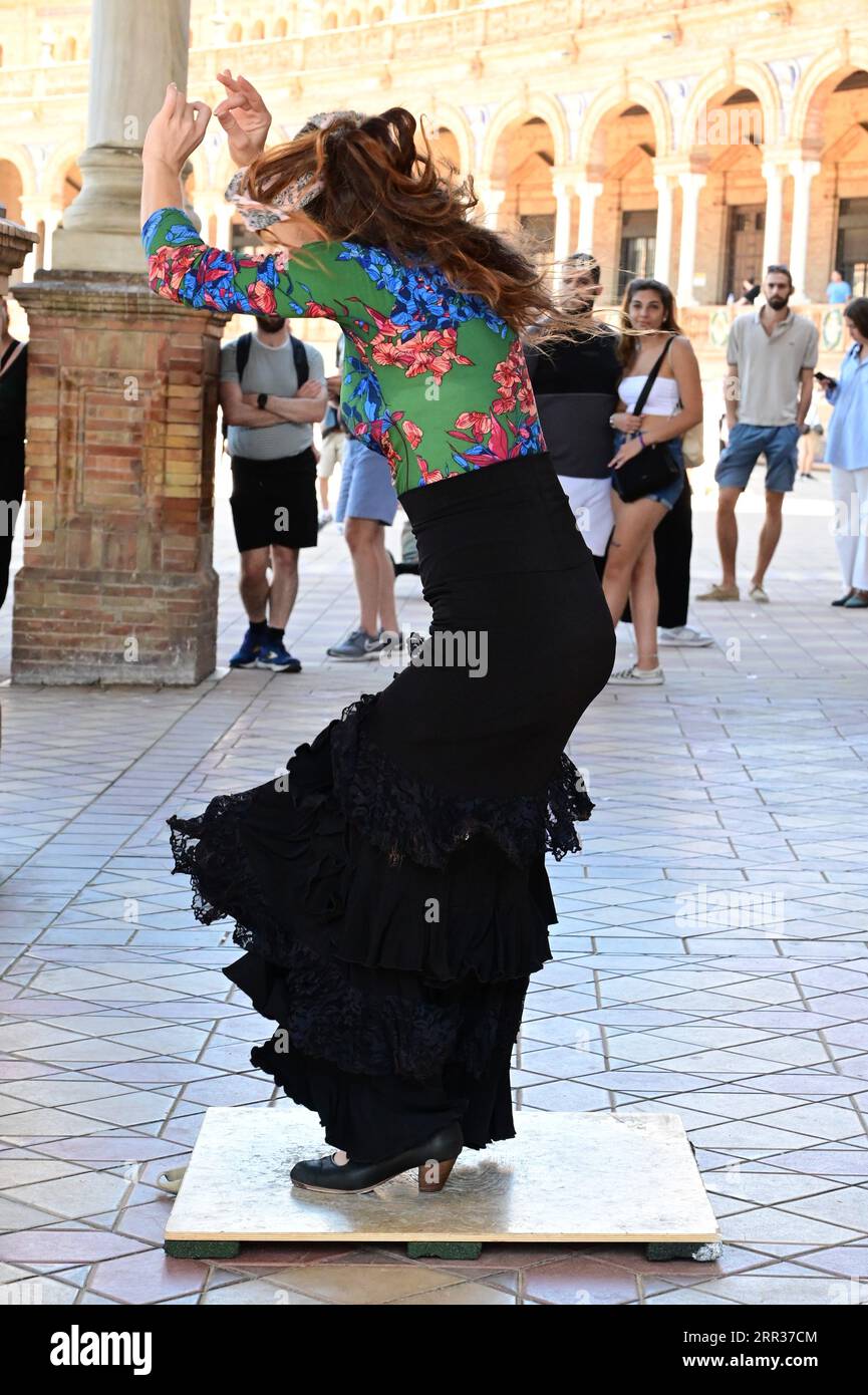 Flamenco dancing at the Plaza de Espana in Seville Stock Photo - Alamy