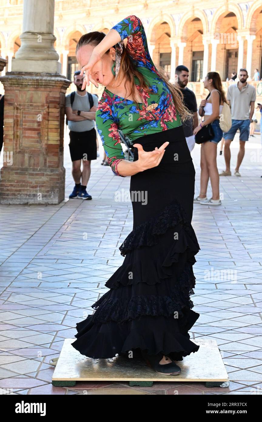 Flamenco dancing at the Plaza de Espana in Seville Stock Photo - Alamy