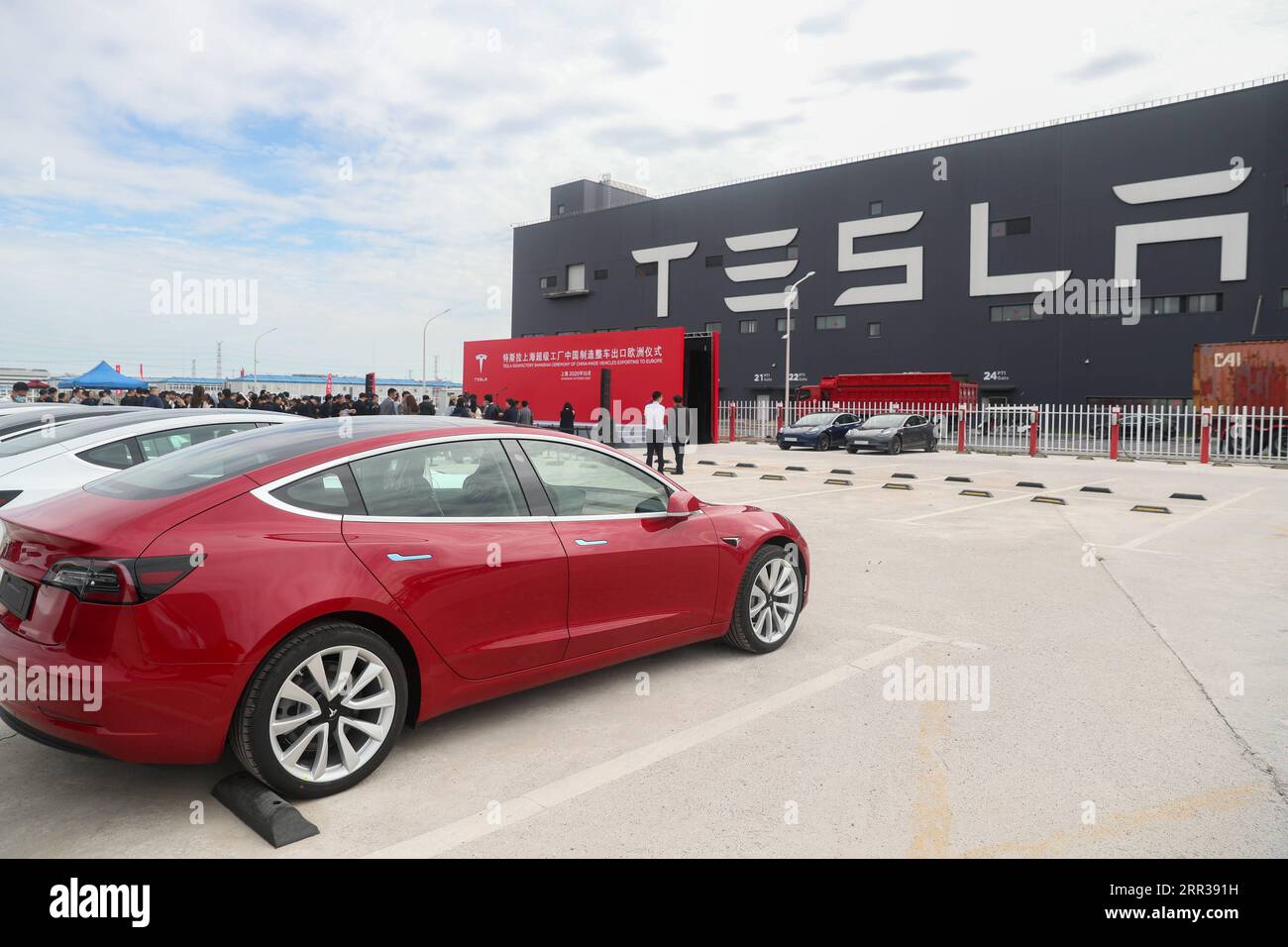 Gigafactory shanghai tesla hi-res stock photography and images - Alamy