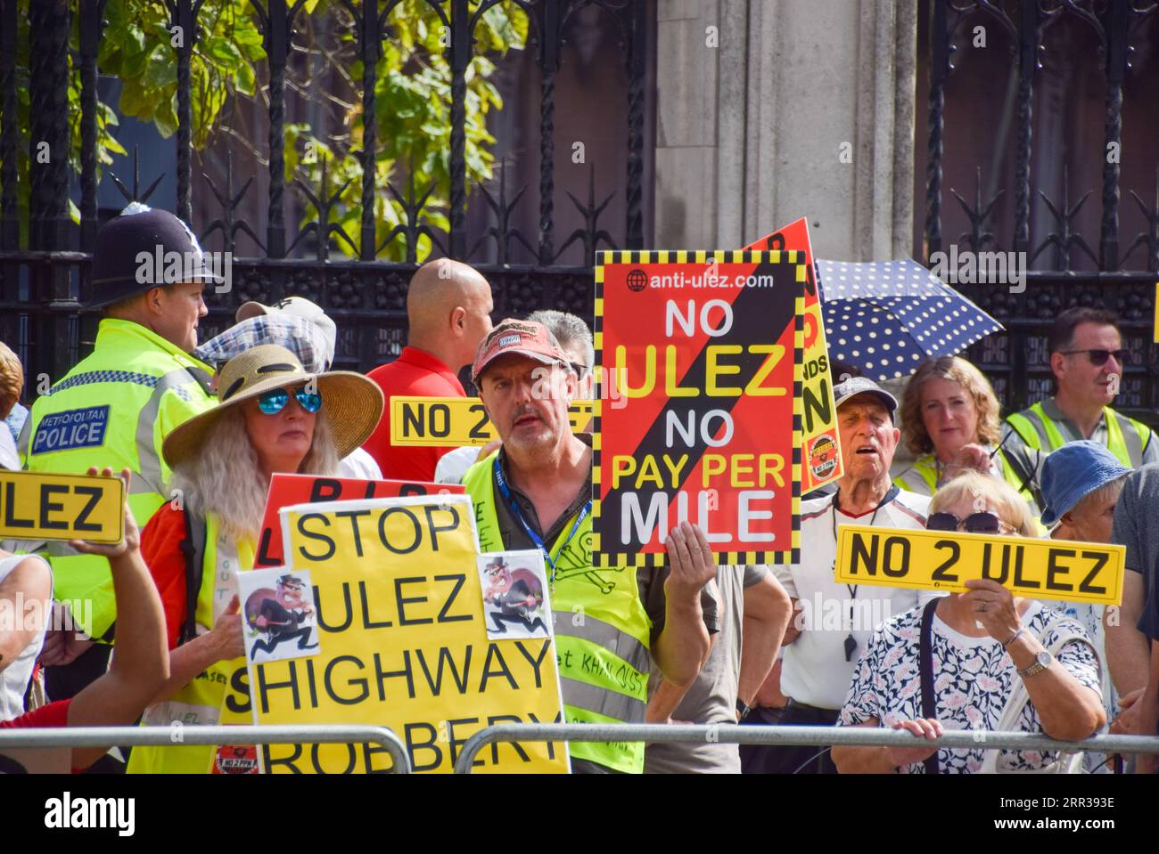 London, England, UK. 6th Sep, 2023. Anti-ULEZ protesters gather outside ...