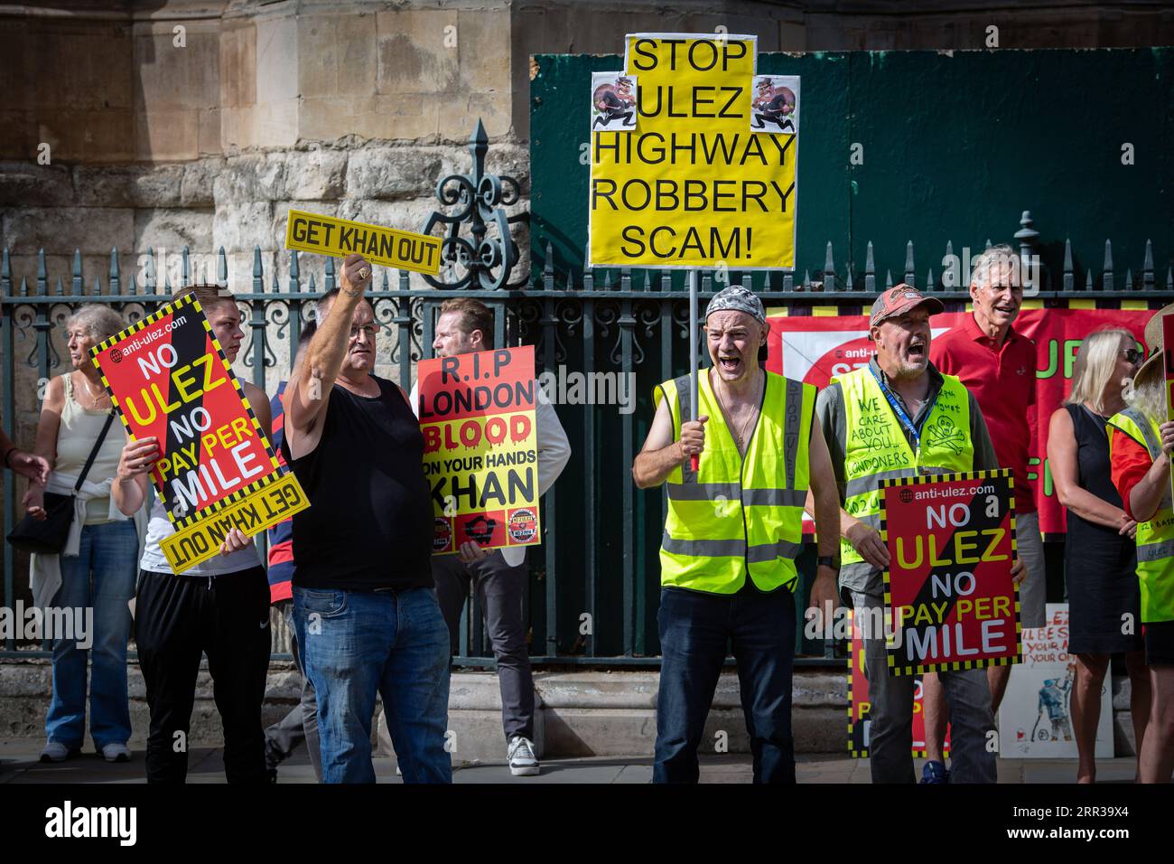 Ulez damage hi-res stock photography and images - Alamy