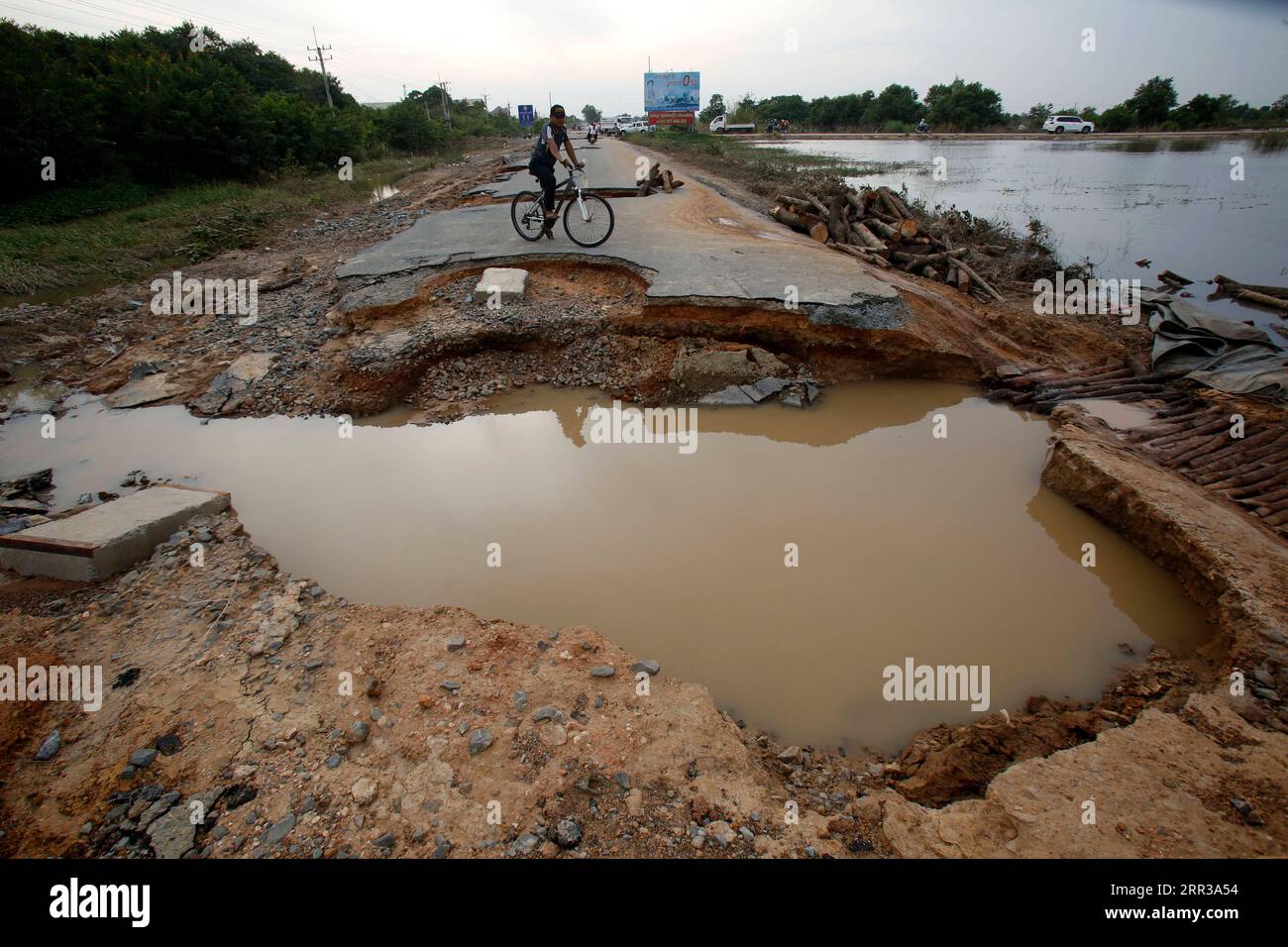 District disaster management committee hi-res stock photography and ...