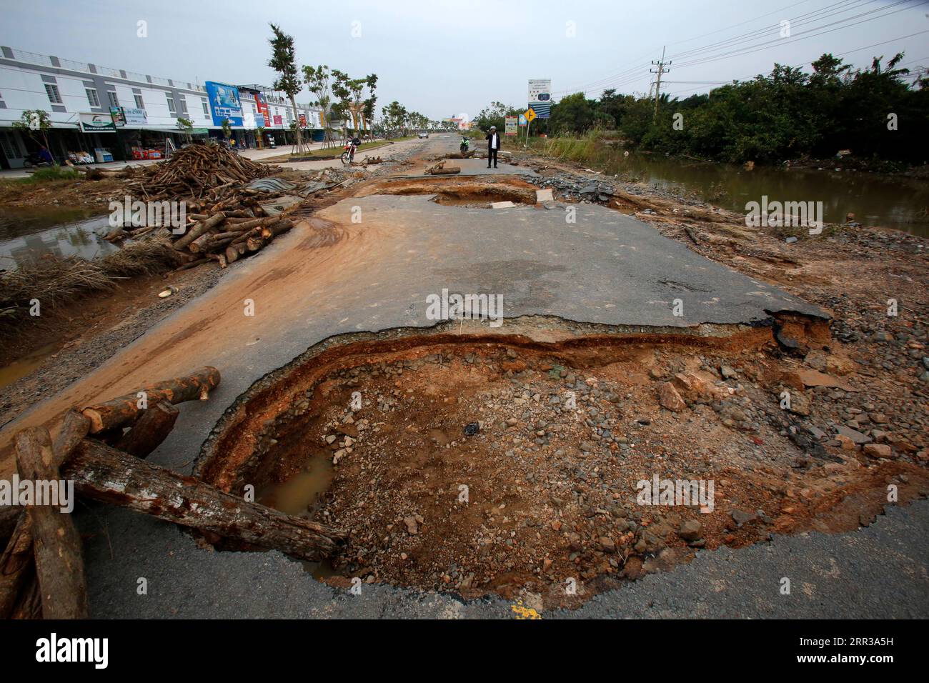 District disaster management committee hi-res stock photography and ...