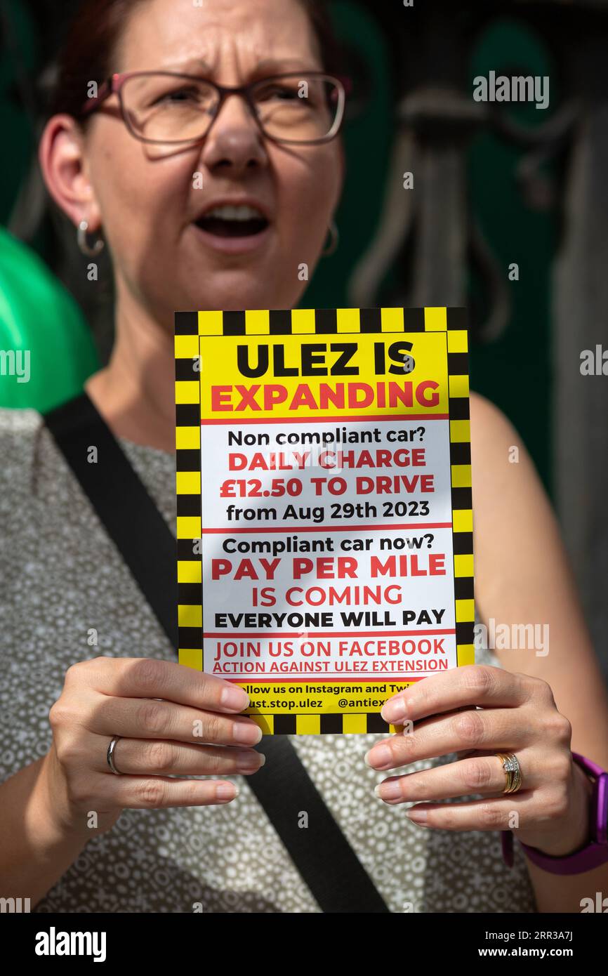 London, UK. 06th Sep, 2023. Protesters from various groups rally ...