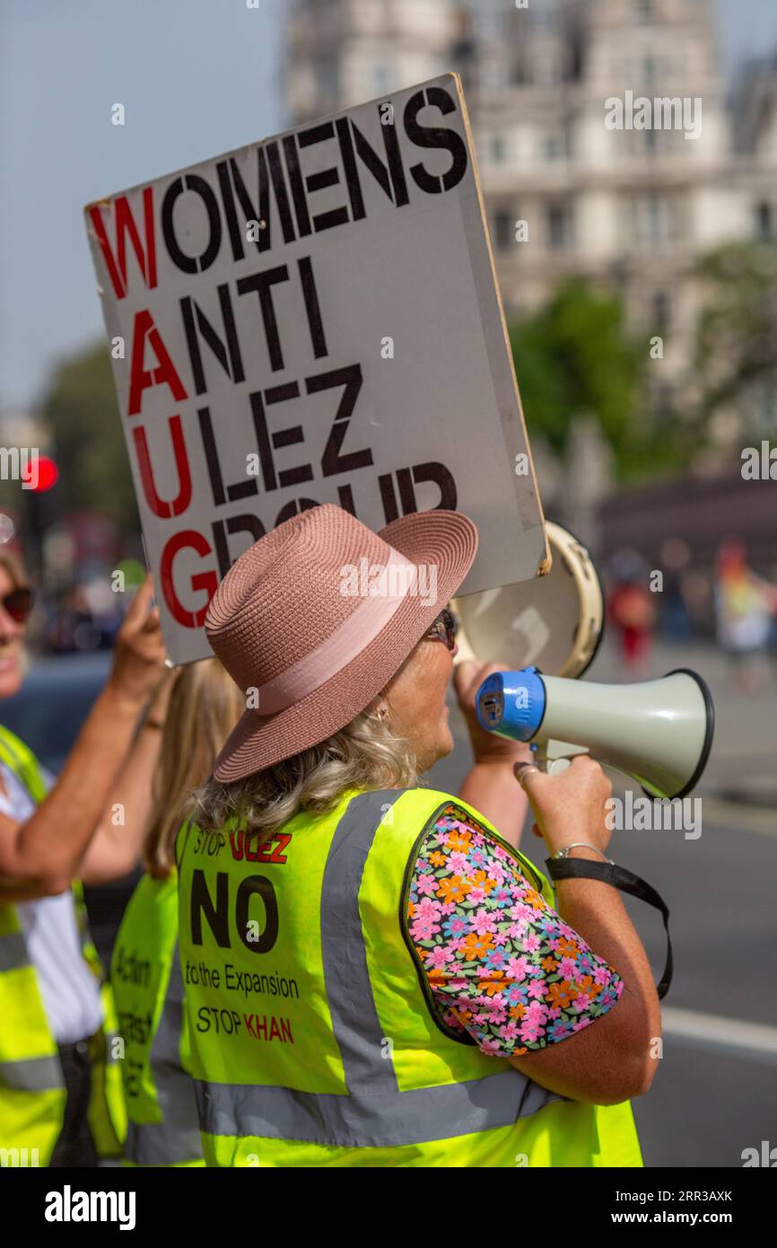 Women anti ulez hi-res stock photography and images - Alamy