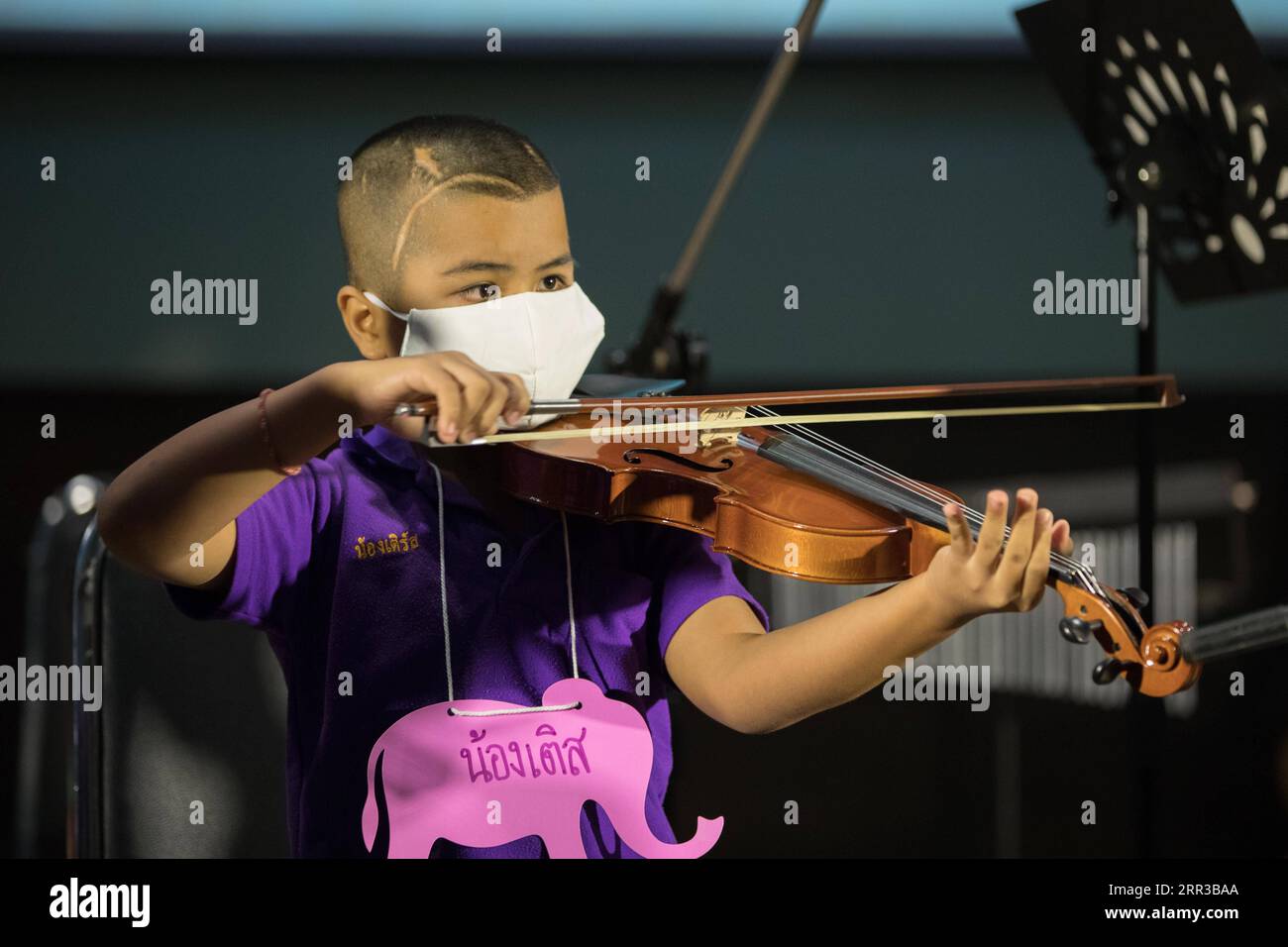 201029 -- BANGKOK, Oct. 29, 2020 -- A boy of the Thai Blind Orchestra ...