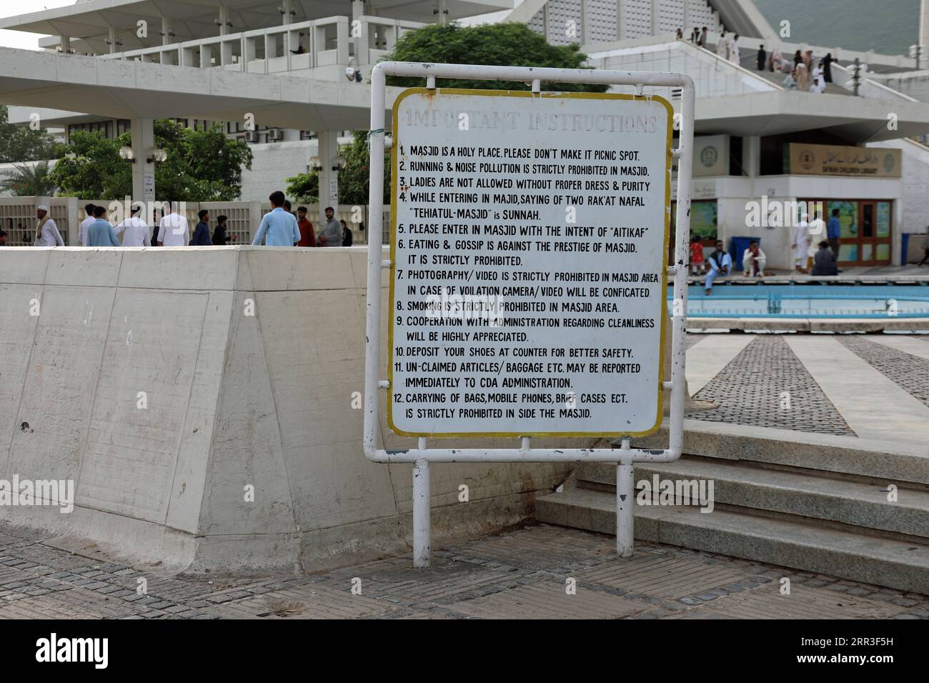 Sign at Faisal Mosque in Islamabad Stock Photo - Alamy