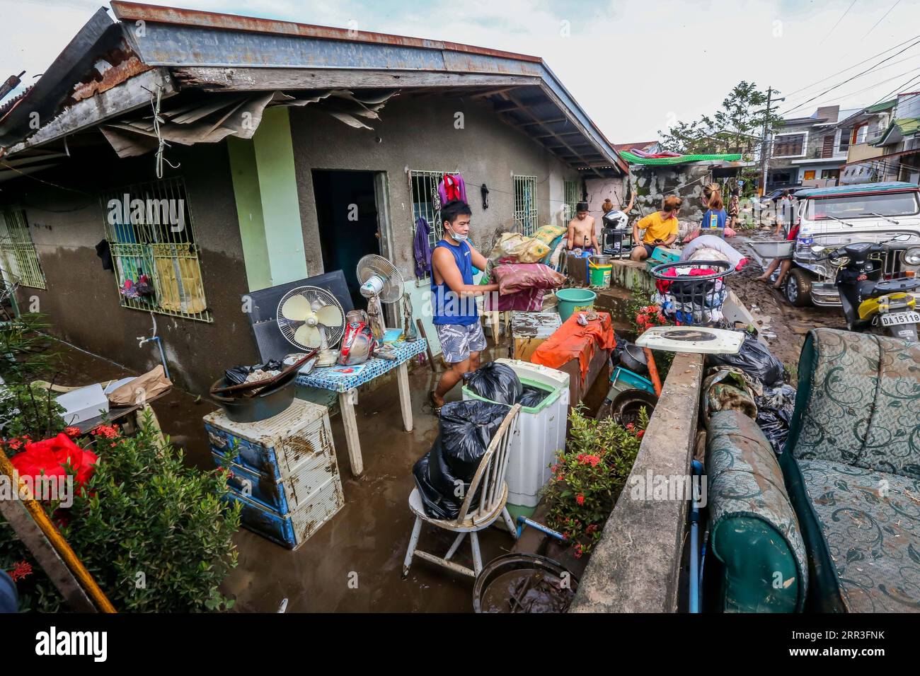 201102 -- BATANGAS PROVINCE, Nov. 2, 2020 -- Residents salvage ...