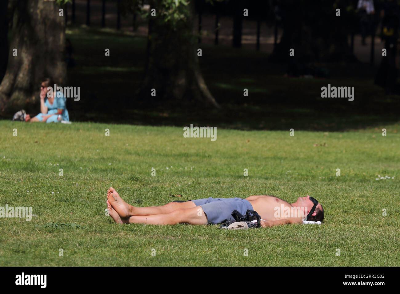 London, United Kingdom. 6th Sep, 2023. UK Weather - Sun worshippers ...