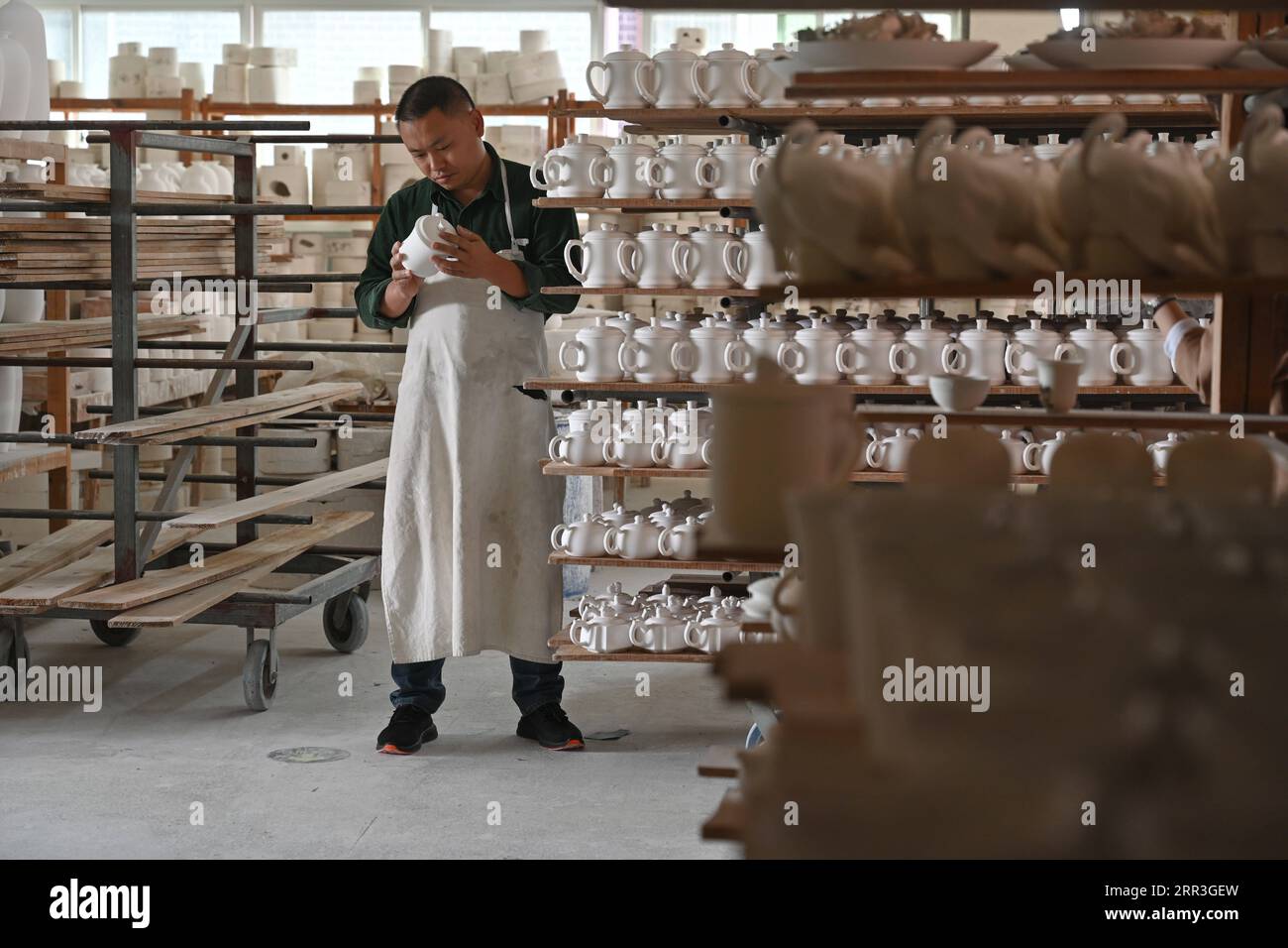 Porcelain production hi-res stock photography and images - Alamy