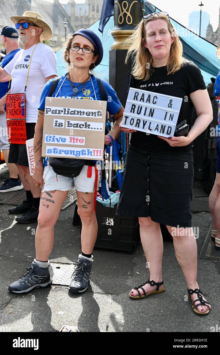 Raac protest hi-res stock photography and images - Alamy