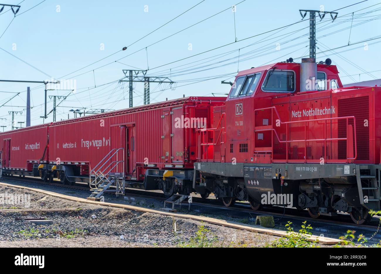 06 September 2023, Hesse, Fulda: A tunnel rescue train of DB Netz ...