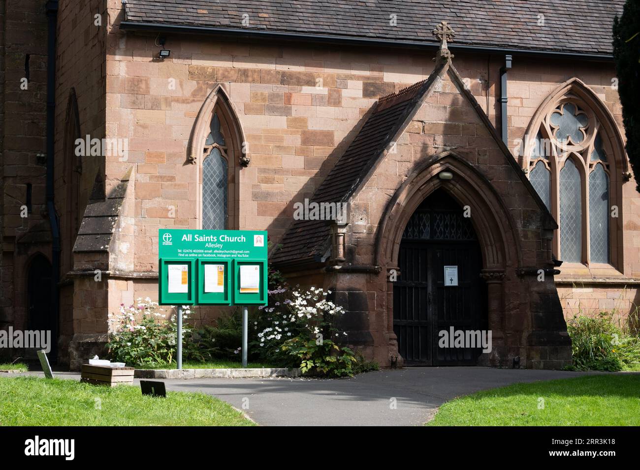 Entrance church england uk hi-res stock photography and images - Alamy