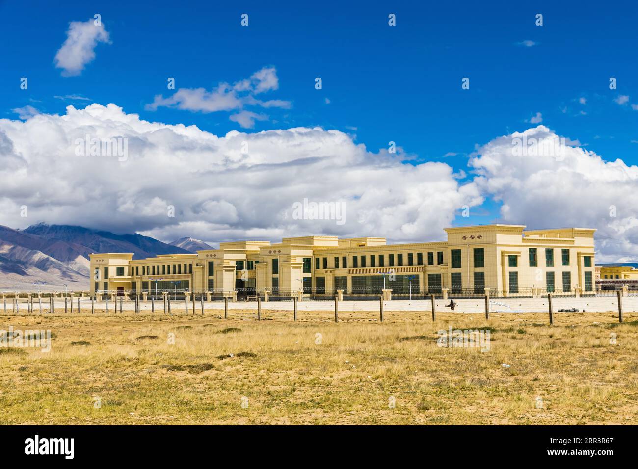 Tibet nepal border hi-res stock photography and images - Alamy
