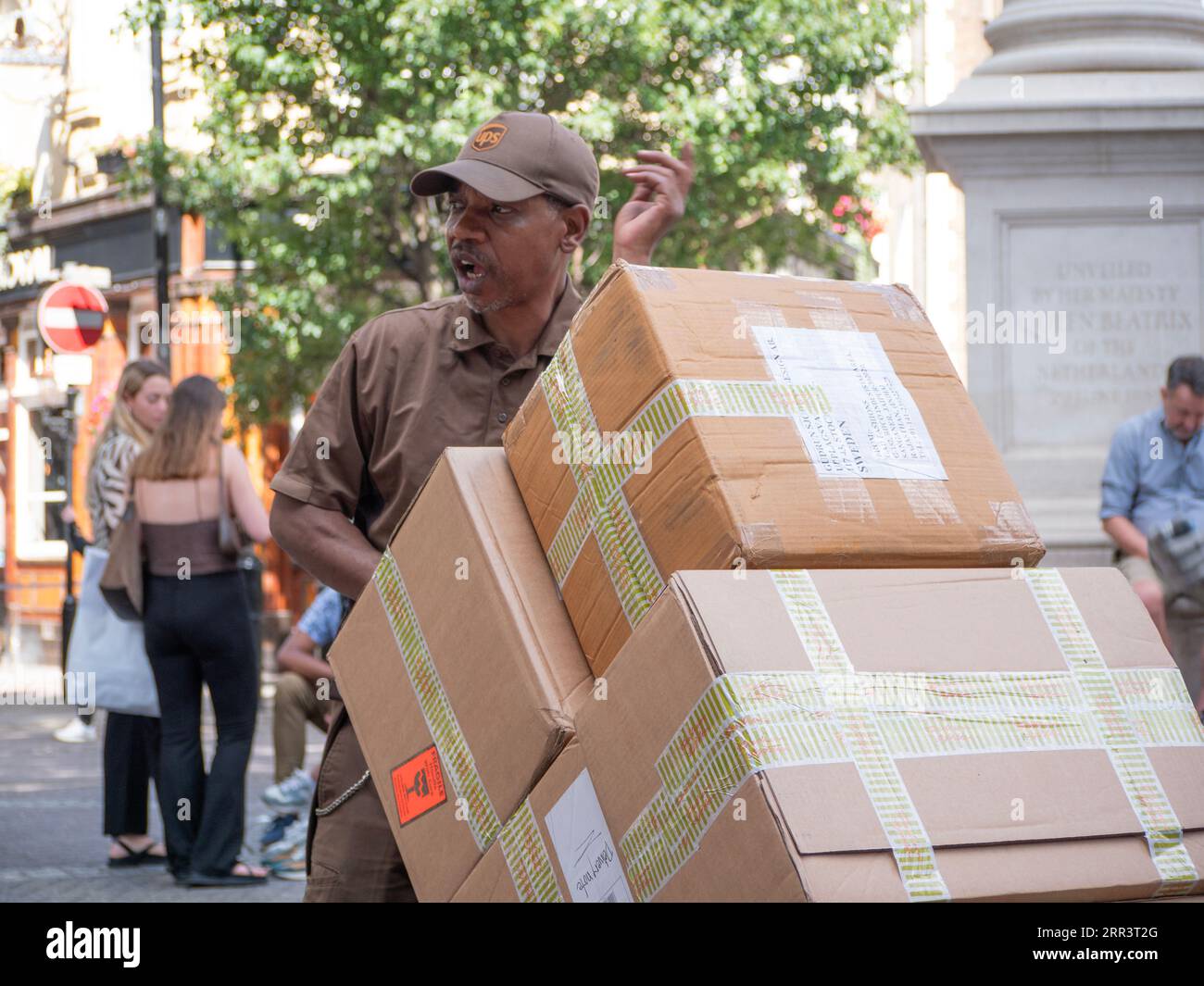 UPS parcel workers Seven Dials London Stock Photo - Alamy