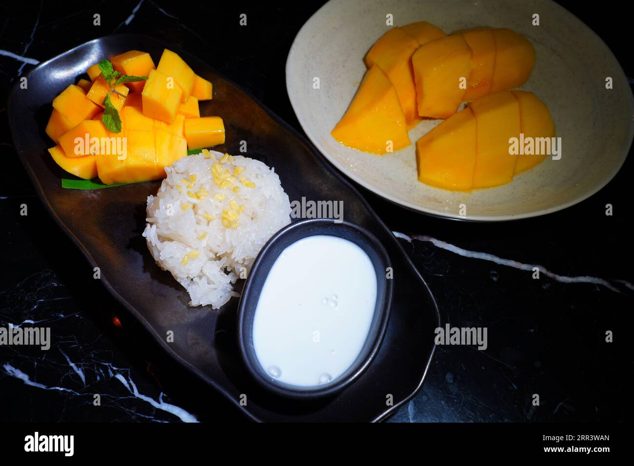 Thai sticky rice with mango Stock Photo - Alamy
