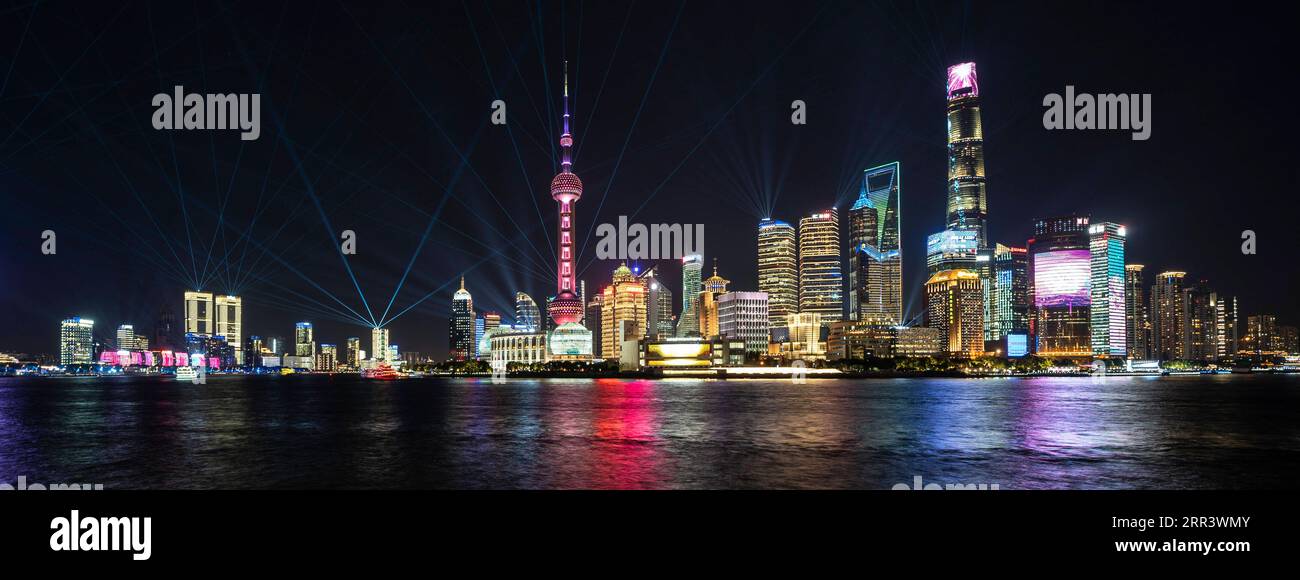 201112 -- SHANGHAI, Nov. 12, 2020 -- Photo taken on Nov. 4, 2020 shows a light show at the ...