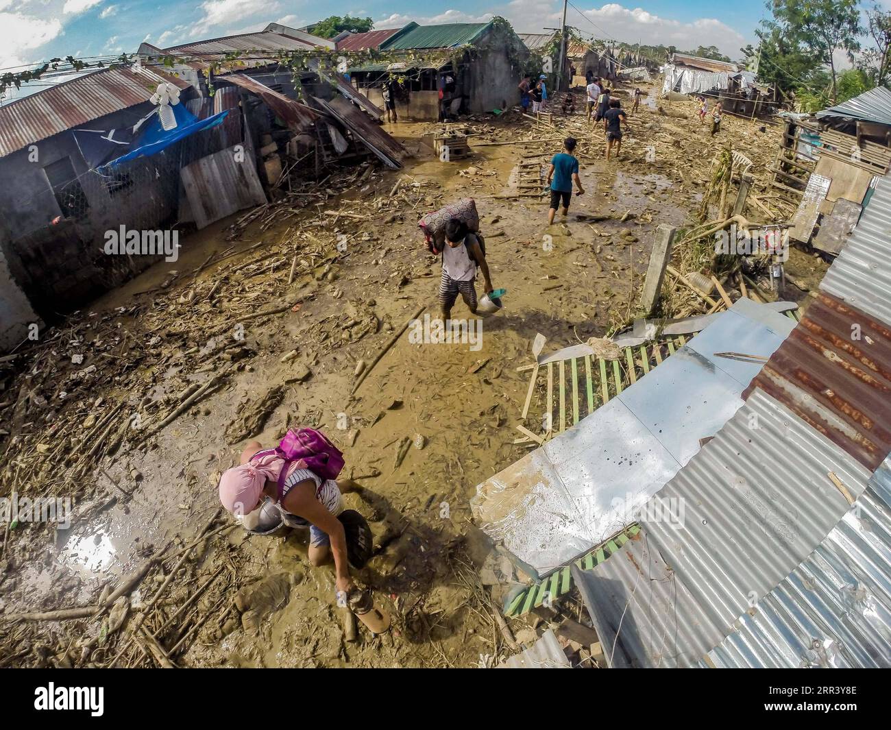 201114 -- RIZAL PROVINCE, Nov. 14, 2020 -- Residents retrieve their ...
