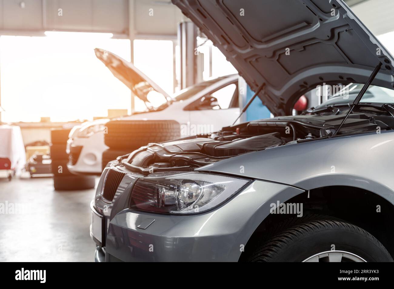 Motor vehicle diagnostic station hi-res stock photography and images ...