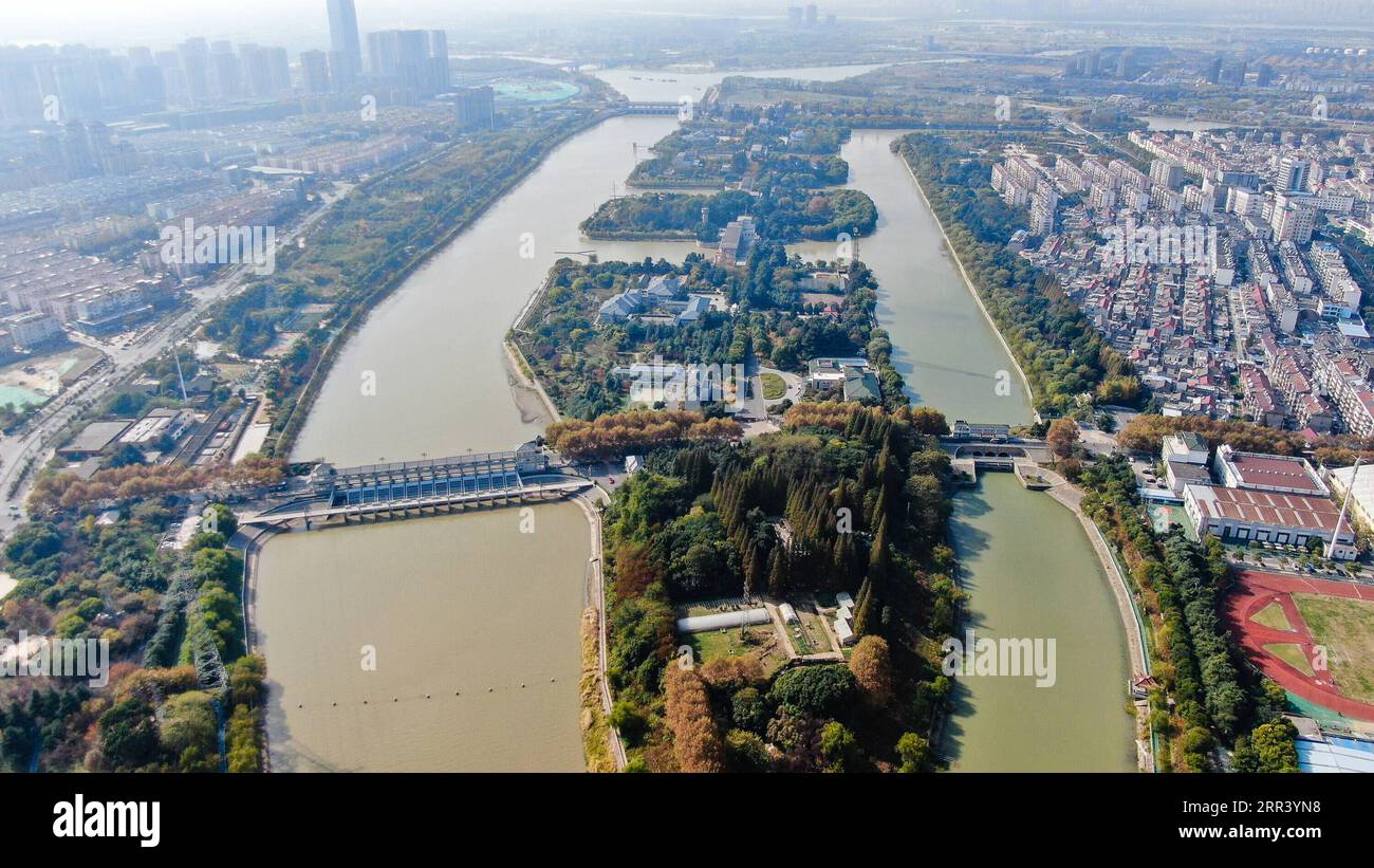 201114 -- YANGZHOU, Nov. 14, 2020 -- Aerial photo taken on Nov. 14 ...