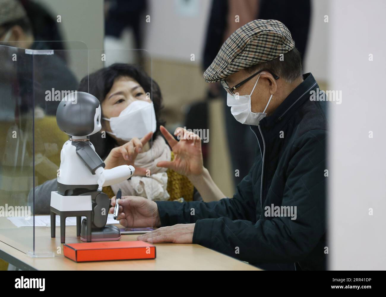 South korea industry robot hi-res stock photography and images - Alamy