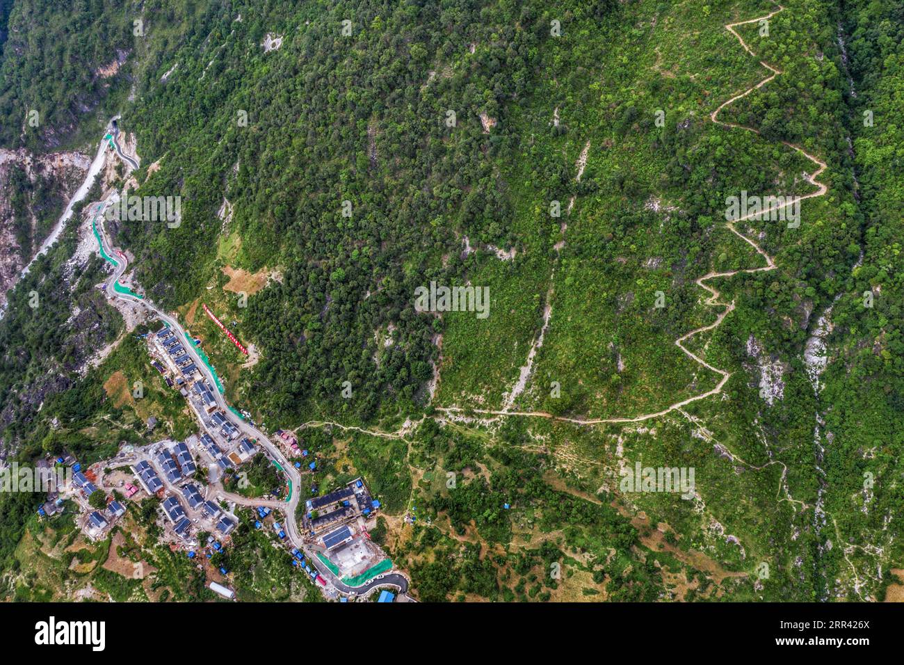 Sichuan lagshan poverty hi-res stock photography and images - Alamy