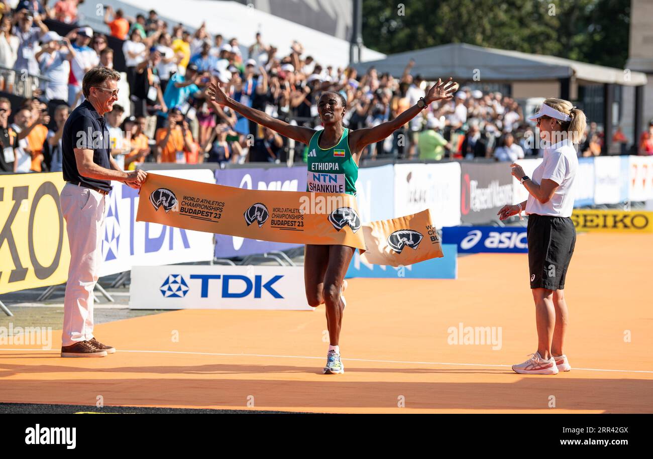 Amane Beriso Shankule of Ethiopia crossing the finishing line to win ...