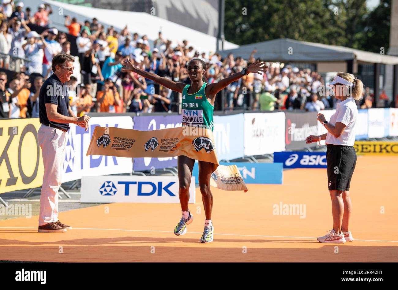 Amane Beriso Shankule of Ethiopia crossing the finishing line to win ...
