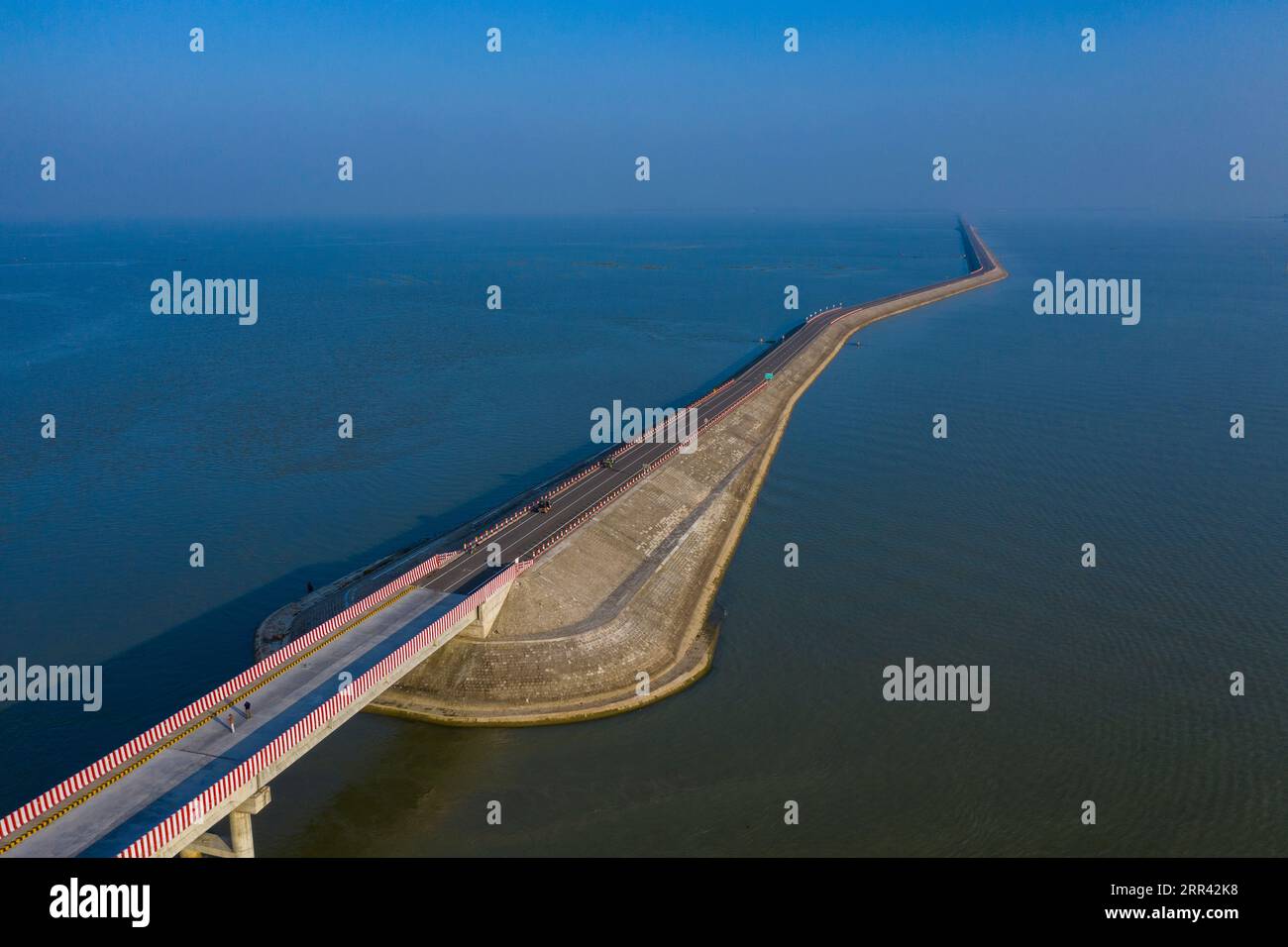 Itna-Mithamoin-Austagram all-weather road goes straight through a vast ...