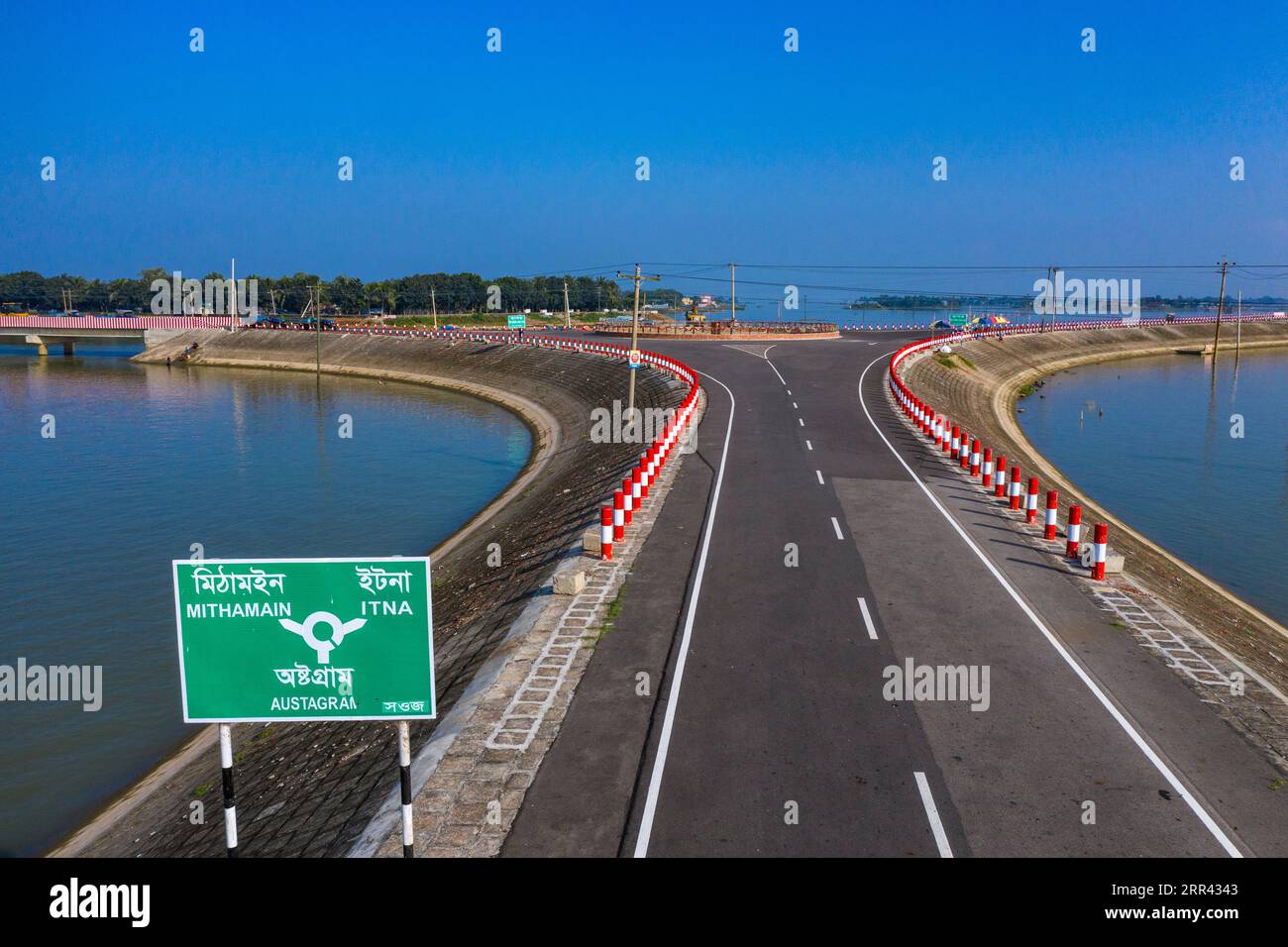 Itna-Mithamoin-Austagram all-weather road goes straight through a vast ...