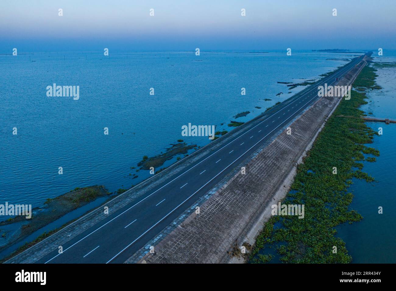 Itna-Mithamoin-Austagram all-weather road goes straight through a vast ...