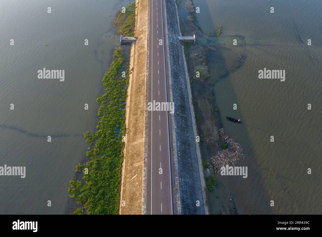 Itna-Mithamoin-Austagram all-weather road goes straight through a vast ...