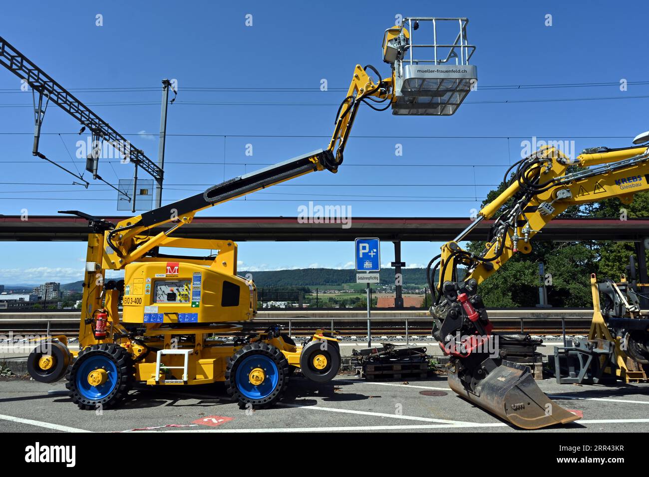 Special machine with two-way work platform of yellow color, specially ...